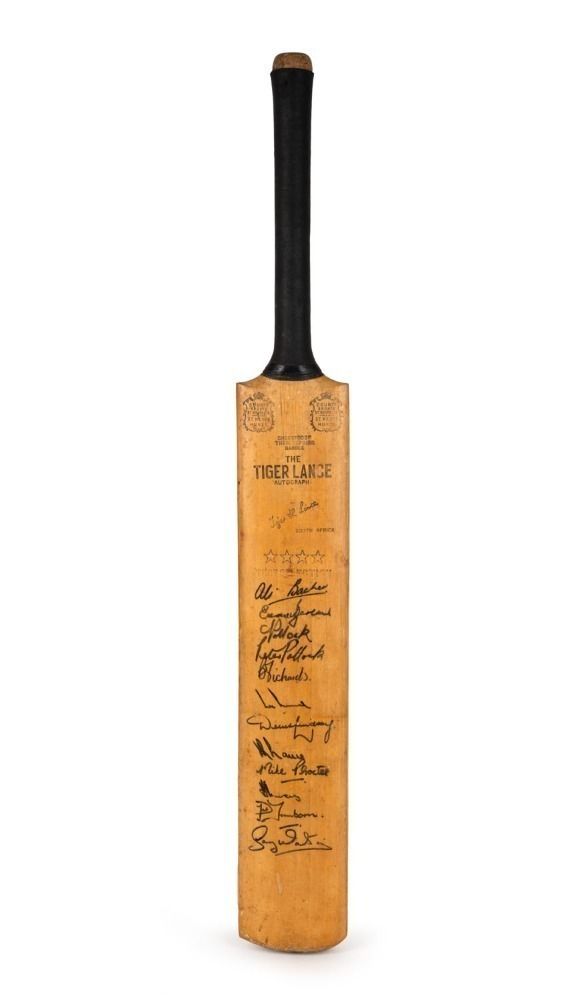South African Test Squad Autographed 'Tiger Lance' Cricket Bat ...