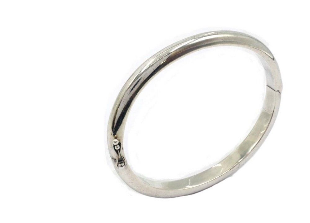 Silver Oval Hinged Bangle by Links of London, Edinburgh 2010 ...
