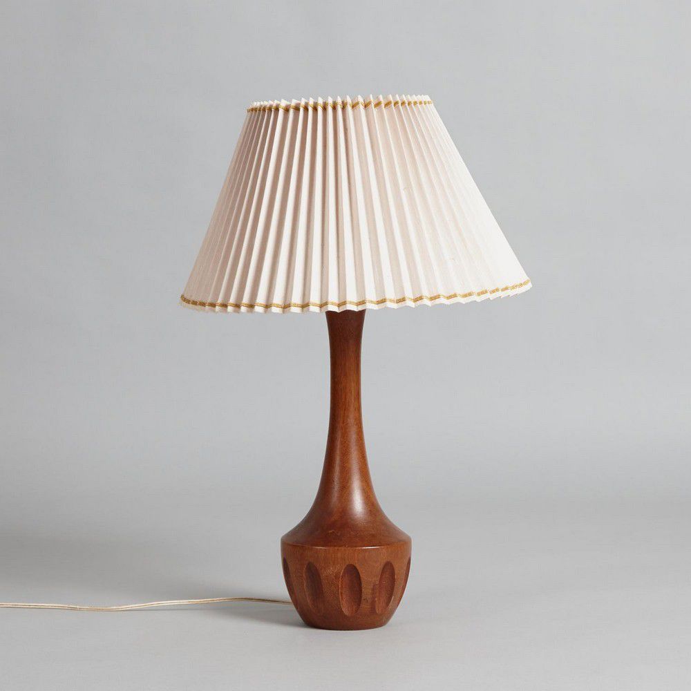 Fluted Wooden Lamp: Elegant and Timeless Form - Zother - Lighting