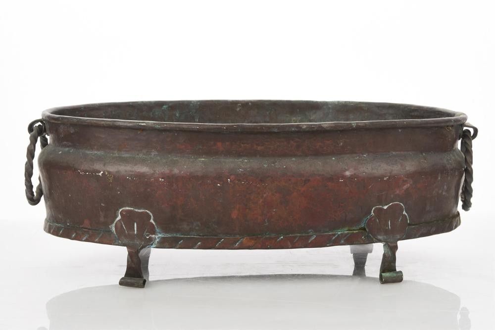 Hand-wrought copper arts-and-crafts oval jardiniere, circa 1900, 44 cm ...