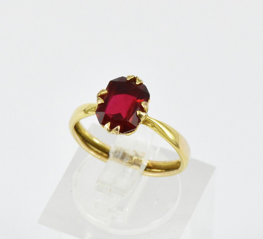 Red Stone Ring in 9ct Yellow Gold - 1.1g - Rings - Jewellery
