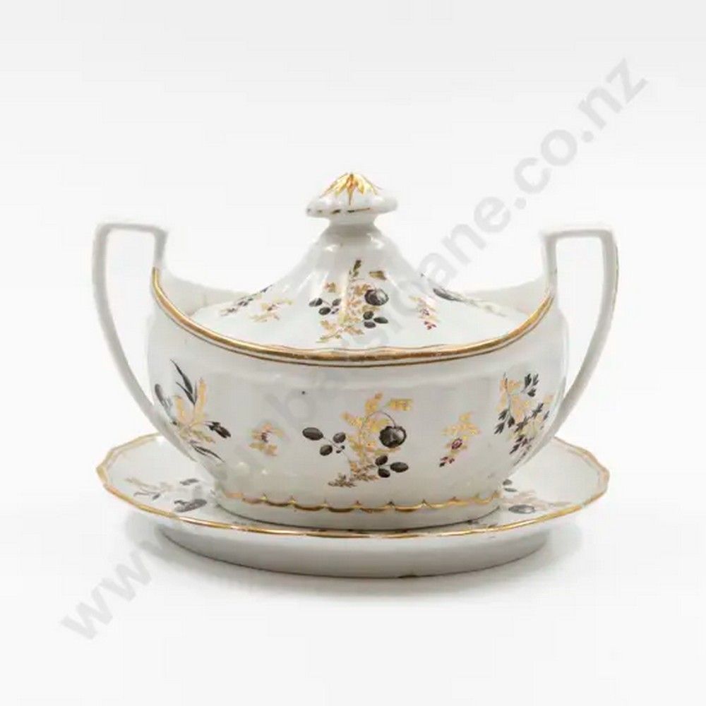 18th Century Chamberlain Worcester Sauce Tureen with Floral Design ...