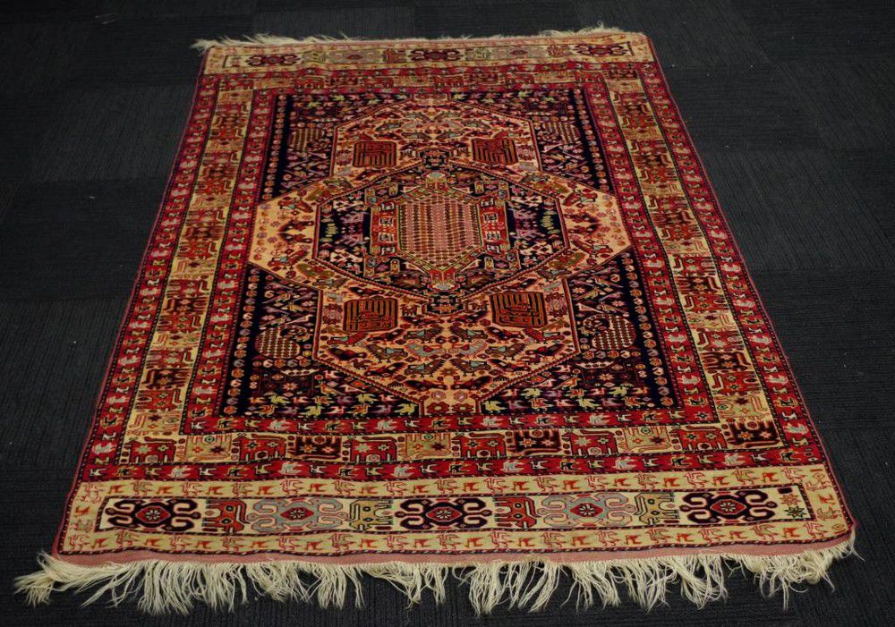 Red Middle Eastern Wool Rug - 200x130 cm - Rugs & Carpets - Textiles ...