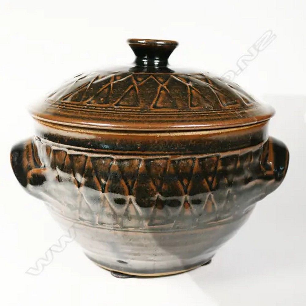 Mirek Smisek Tenmoko Glazed Lidded Casserole Dish with Diamond Trellis ...