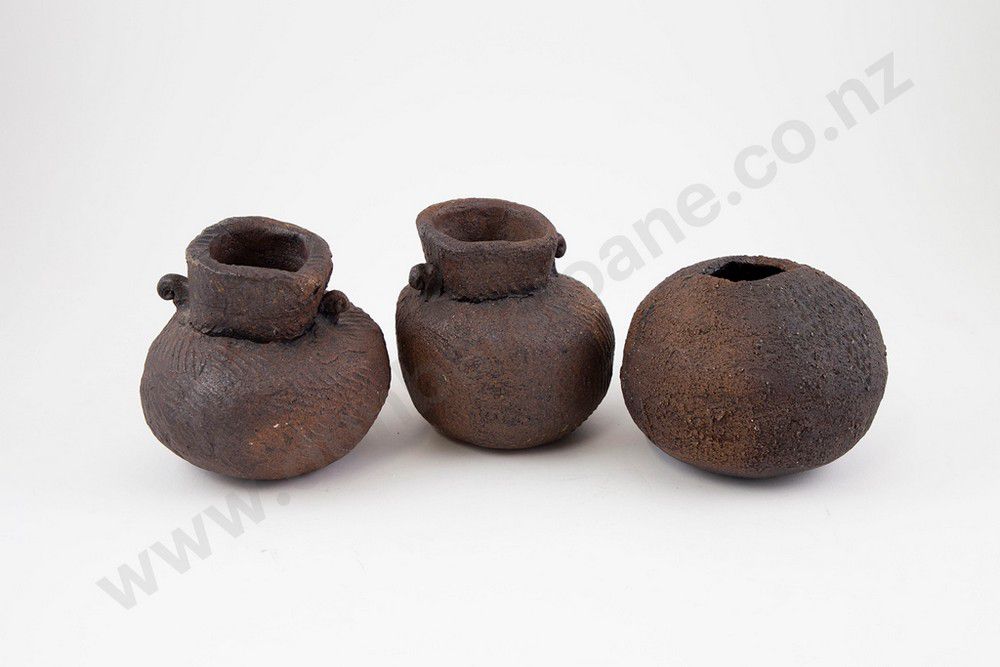 Handcrafted Ipu Pots by Wi Taepa (2000) - New Zealand Potters & Themes ...
