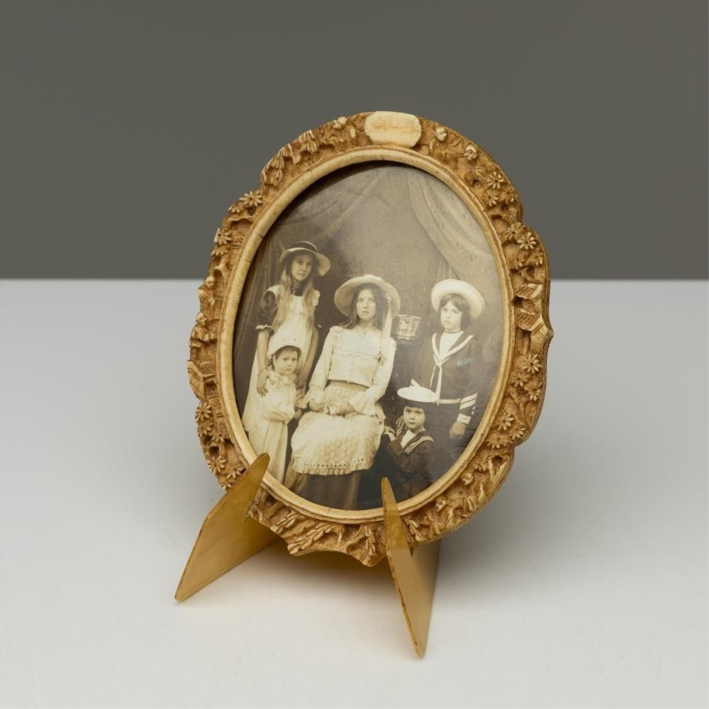 Floral Relief Carved Ivory Oval Picture Frame, 11 cm Height - Frames ...