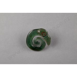 New Zealand Maori artefacts kapeu, kuru (pendant) - price guide and values