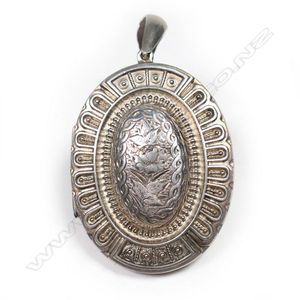 Victorian Silver Engraved Photo Locket with Beaded Border - Pendants ...