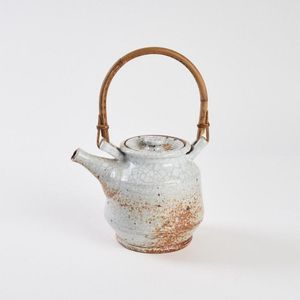Works by New Zealand potter Barry Hockenhull - price guide and values