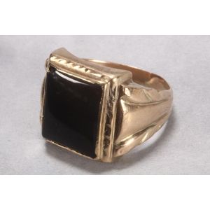 9ct Gold Dress Ring with Onyx Stone, Size Q - Rings - Jewellery