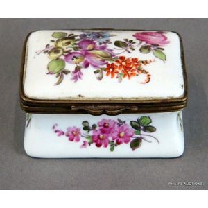 Antique and vintage pill boxes - price guide and values