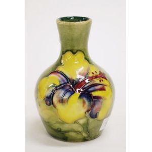 Hibiscus pattern by Moorcroft Pottery (England) - price guide and values