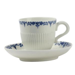 St. Cloud tea cup and trembleuse saucer, circa 1730 - Zother - 18th ...