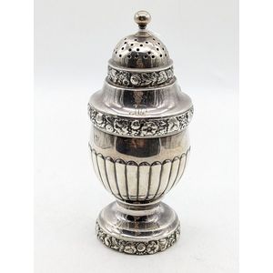 Floral Silver Sugar Sifter, London 1821 - Condiment & Cruet Sets - Silver