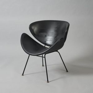 Mid-Century Lip Chair in Black Vinyl - European - Furniture - Post 1950