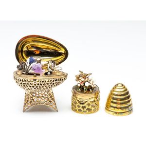 Silver items by Australian / British silversmith Stuart Devlin - price ...