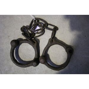Australian Colonialconvict leg irons / ball and chain used in Van ...