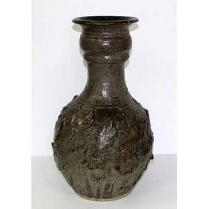 Yvonne Rust (New Zealand) ceramics - price guide and values