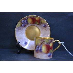 Royal Worcester 'Fruit' design cup and saucer, signed - Royal Worcester - Ceramics