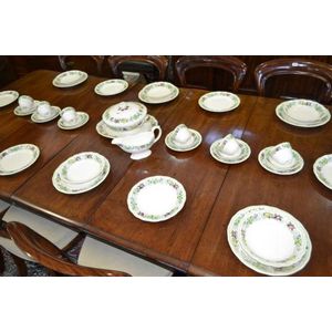 Spode 'Nancy' 6-Person Complete Dinner Set - Spode/Copeland - Ceramics