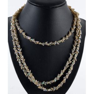 Australian Aboriginal artefacts: shell necklaces (maireener / mariner ...