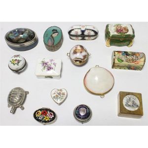 Antique and vintage pill boxes - price guide and values