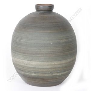 Pat Perrin (New Zealand) ceramics - price guide and values