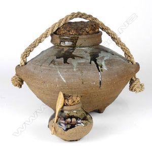 Pat Perrin (New Zealand) ceramics - price guide and values