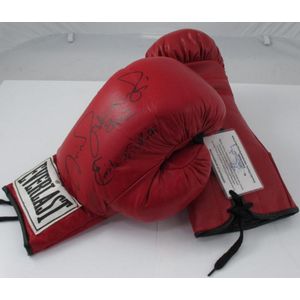 Autographed Boxing Gloves by Hall of Fame Champions - Sporting - Boxing ...