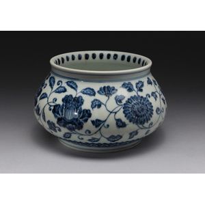 Ming-style Blue and White Floral Bowl with Xuande Mark - Ceramics ...