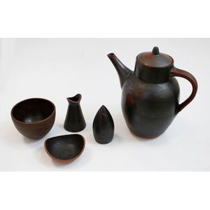 Pat Perrin (New Zealand) ceramics - price guide and values
