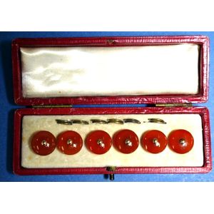 Gold/gilt buttons - price guide and values