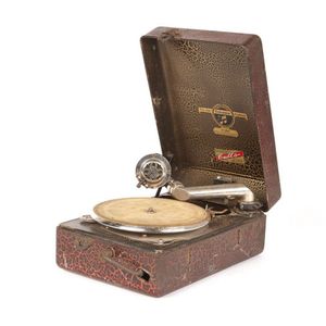 A vintage Columbia Gramophone (Grafonola) no.100, Contained in ...