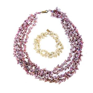 Australian Aboriginal artefacts: shell necklaces (maireener / mariner ...