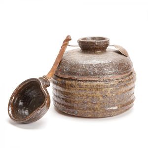 Yvonne Rust (New Zealand) ceramics - price guide and values