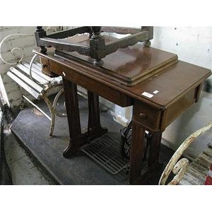 Vintage Singer Treadle Sewing Machine - Sewing - Machines - Recreations ...