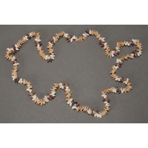 Australian Aboriginal artefacts: shell necklaces (maireener / mariner ...