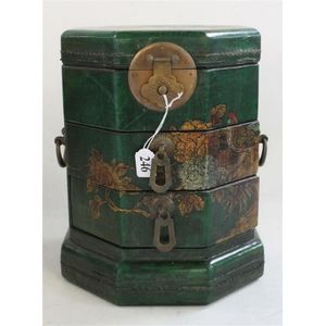 Chinese Green Lacquered Box with Brass Mounts and Birds - Zother - Oriental