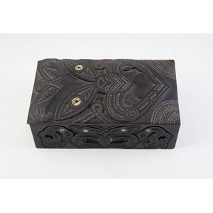 New Zealand Maori artefacts waka huia (box) - price guide and values