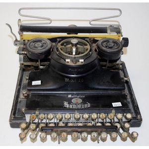 Vintage Hammond USA 'Multiplex' Typewriter Model 26 with Original Base ...