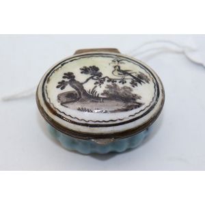 Hand-painted singing bird enamel snuff box - Snuff - Recreations & Pursuits