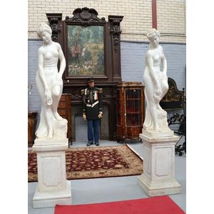 Marble Venus Figures by Allegrain - Pair - Figures/Groups - Sculpture ...