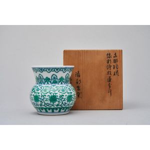 Green-enamelled Spittoon with Qianlong Mark and Tomobako - Ceramics ...