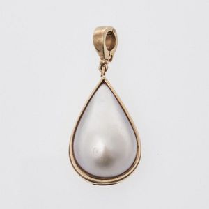 9ct Gold Pear-Shaped Pearl Enhancer, 16.80 x 37.60mm - Pendants/Lockets ...