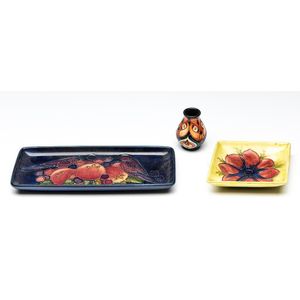 Moorcroft Ceramics Set: Dish, Birds, Peaches, Vase - Moorcroft - Ceramics