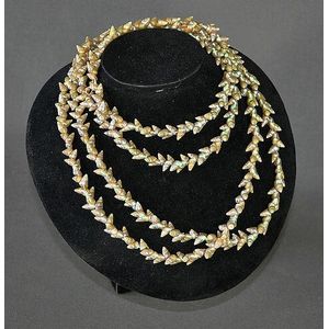 Australian Aboriginal artefacts: shell necklaces (maireener / mariner ...