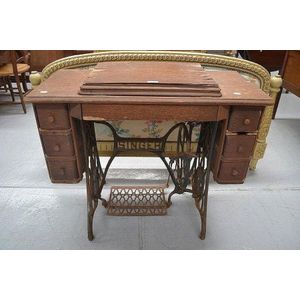 Classic Singer Sewing Machine - Sewing - Machines - Recreations & Pursuits