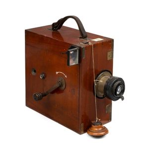 Williamson Kinematograph Company: Hand-cranked 35mm cine camera, c ...