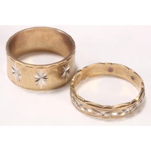9ct Gold Rings: Star Engraved Band and Ruby Stone Set - Rings - Jewellery