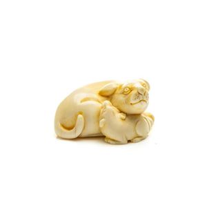 Japanese ivory netsuke: Dog and puppy figurine (2.5 cm) - Netsuke ...